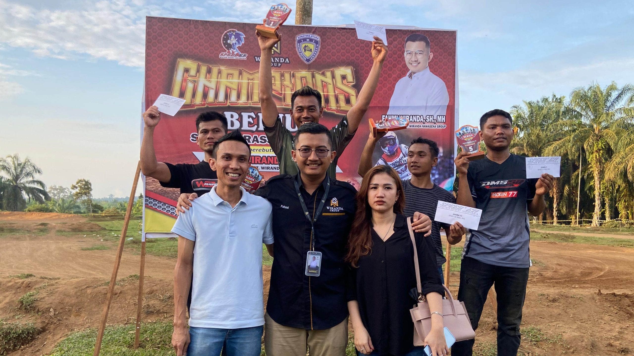 Super Grasstrack Trophy Dirut PT Wiranda Diikuti 300 Racer, Total Hadiah Rp 65 Juta - KORAN MEDAN